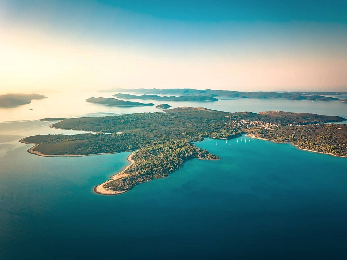 Molat Island - Relax in the secluded bays on your private boat trip ...